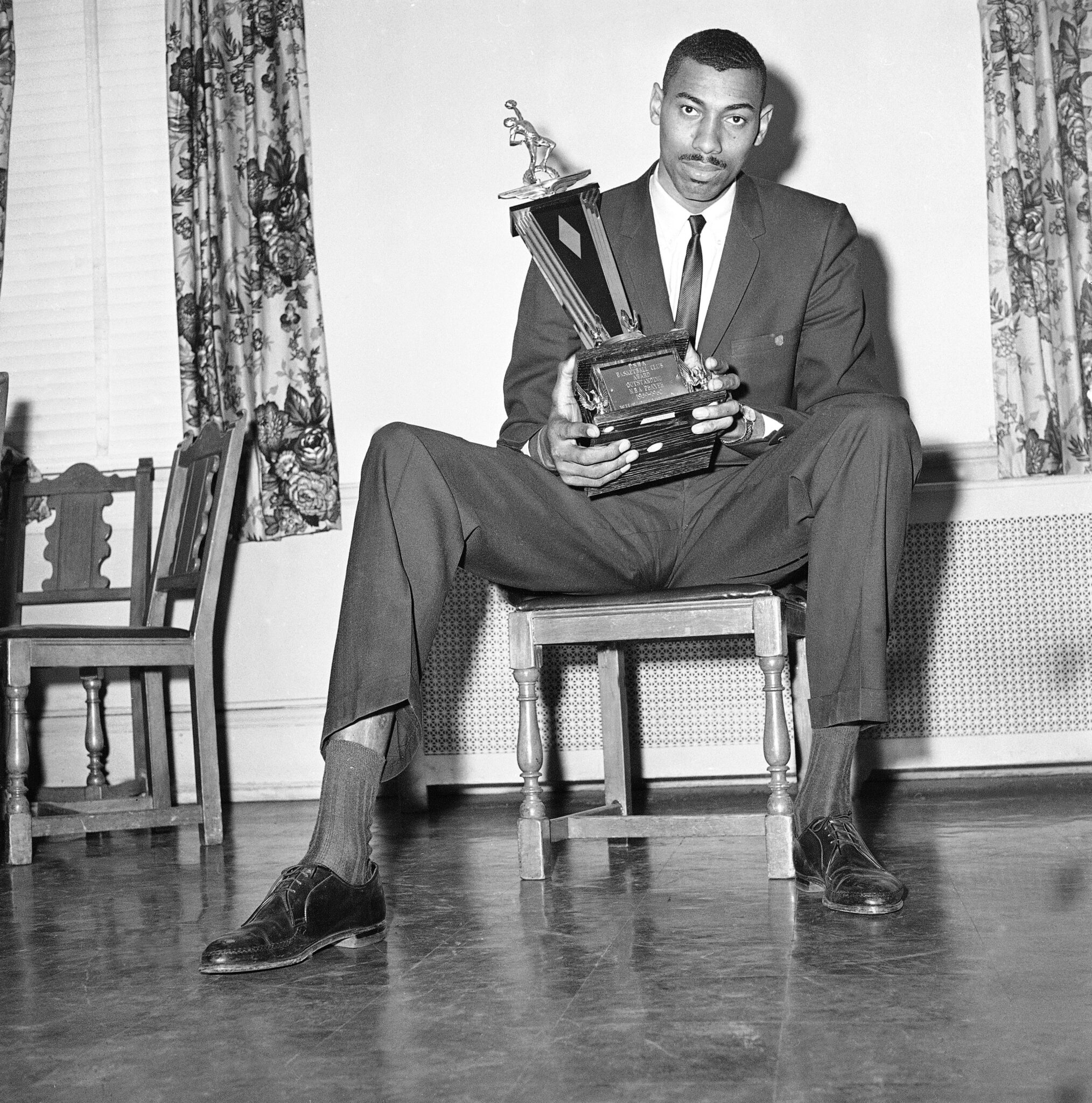 SPORTS HISTORY IN BLACK: Wilt Chamberlain makes history NABJ Black News ...